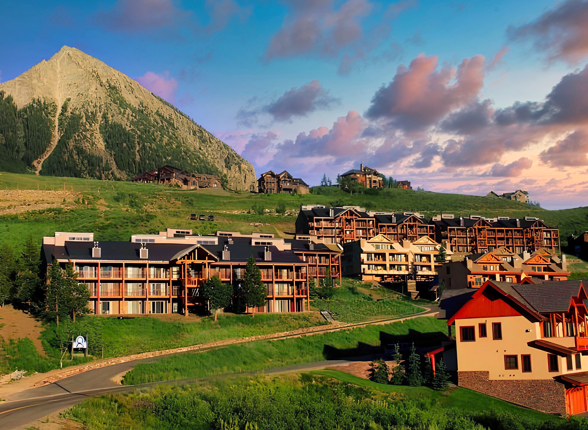 Elkhorn Lodging - Crested Butte + Gunnison